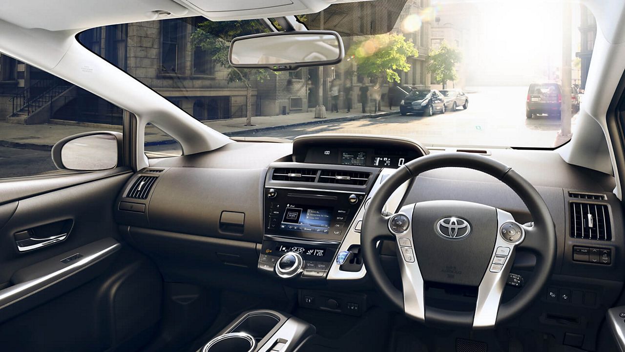 prius plus interior