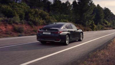 Lexus ES ⇒ Elegante Limousine mit Hybridmotor