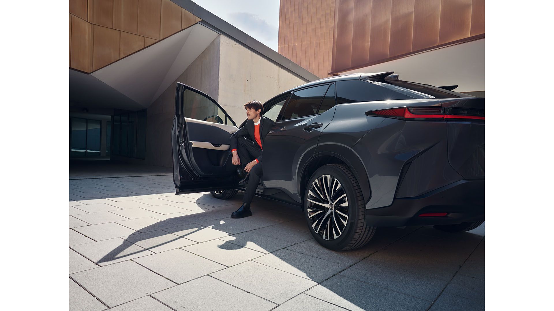 Lexus RX i Brand Store i november | Lexus Danmark