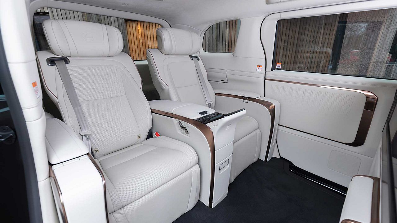Lexus LM ⇒ Luxeriöses Chauffeur-Fahrzeug mit Hybridantrieb