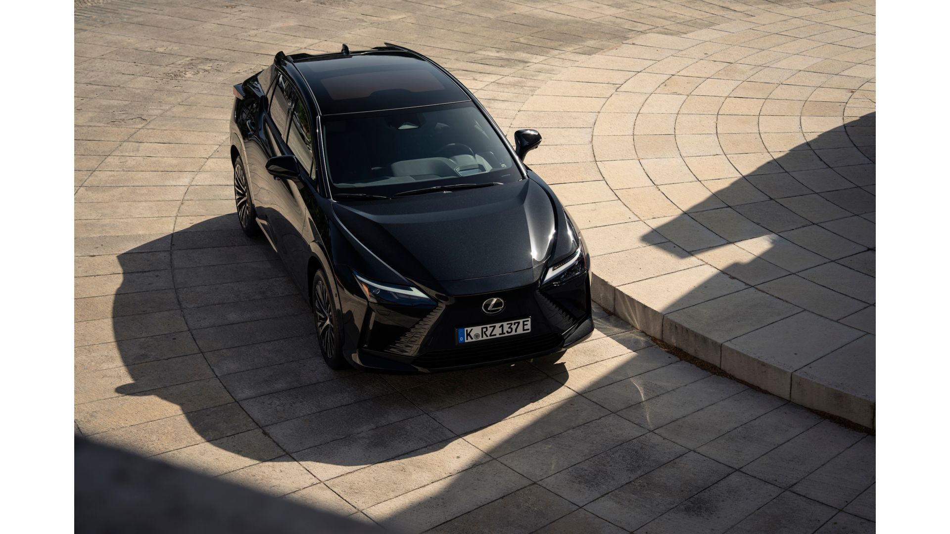 Lexuksen täyssähköiset mallit | Lexus Suomi