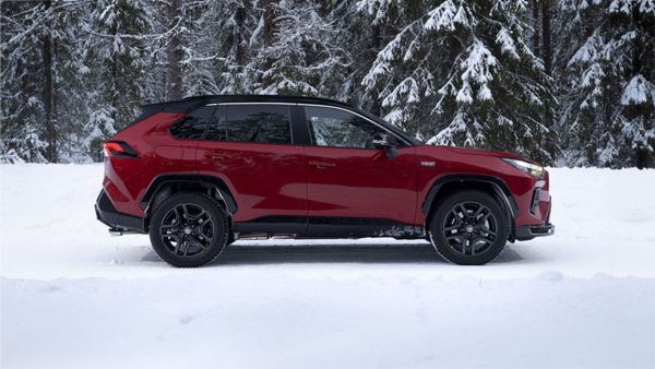 RAV4 Plug-in Hybrid już od 223 200 zł w wyprzedaży 2023