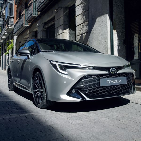 Toyota Corolla Hatchback. Masina de familie. Hybrid Corolla