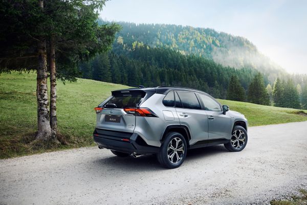 Toyota RAV4 Hybrid - SUV-ul tău aventuros