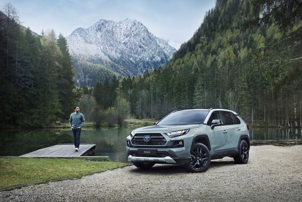 Toyota RAV4 Hybrid - SUV-ul tău aventuros