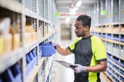 Delivering Parts Promptly for 30 Years | Toyota Europe