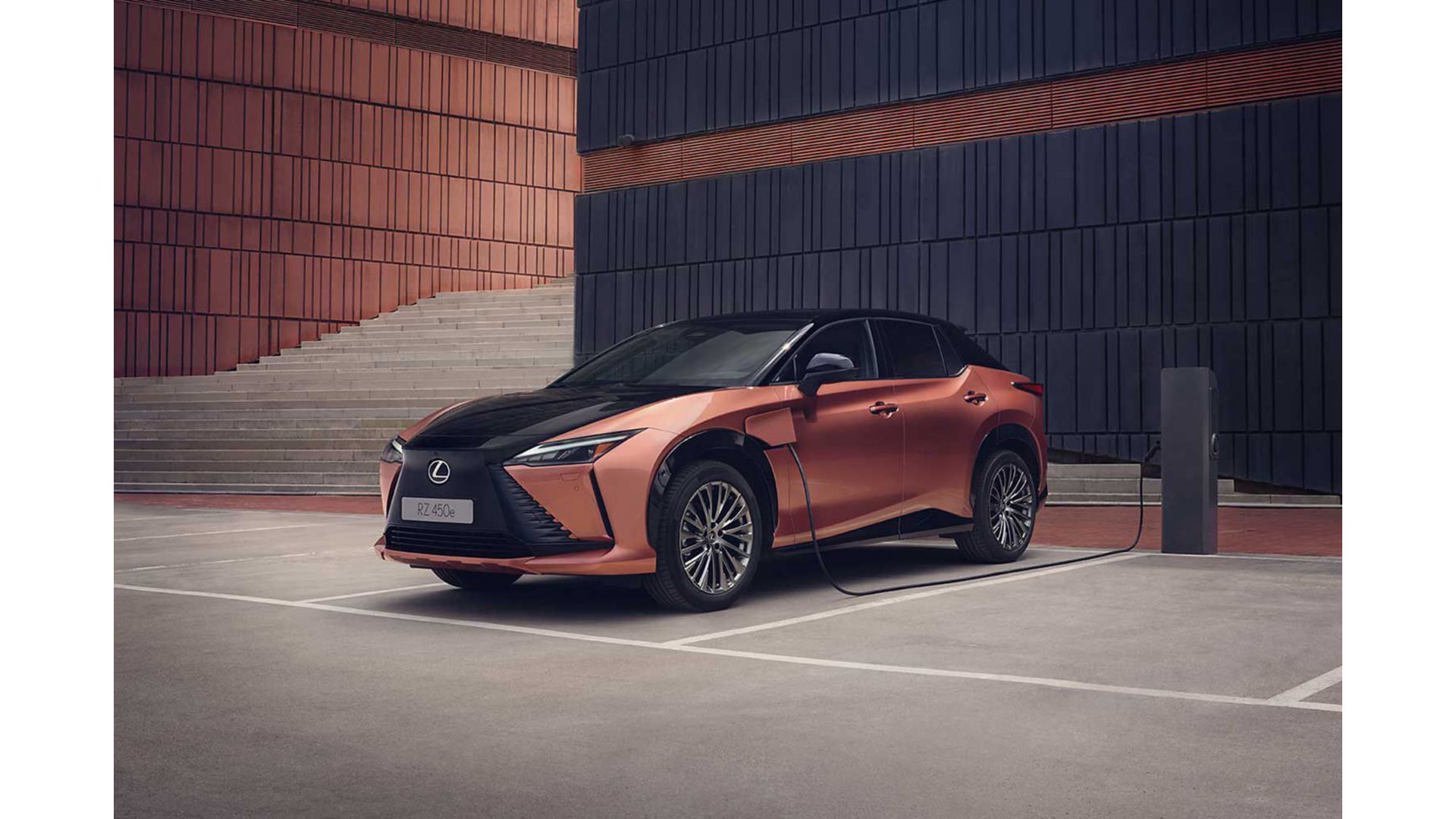 Opladen elektrische auto: hoe werkt het? | Lexus.nl