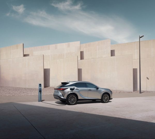 Lexus RX | Discover Luxury Hybrid SUV | Lexus UK