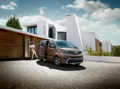 Toyota PROACE VERSO Compact Lounge: il Van per tutti