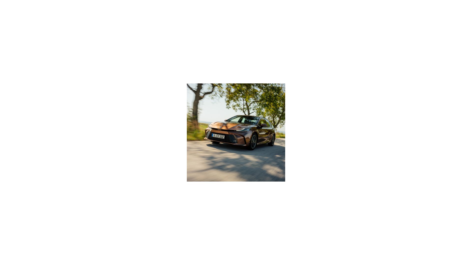 Nowa Toyota Camry już w salonach | Ponad 2000 zamówień