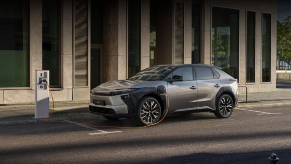 Toyota Motor Manufacturing Poland - Producent napędów - Toyota Charging ...