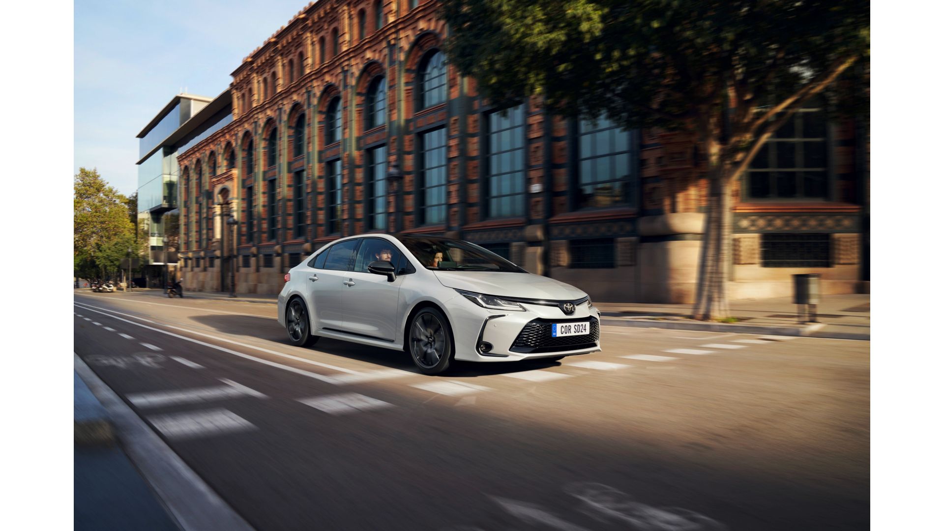 Toyota Tsusho Praha s.r.o - Corolla Sedan posouvá potěšení z jízdy na ...