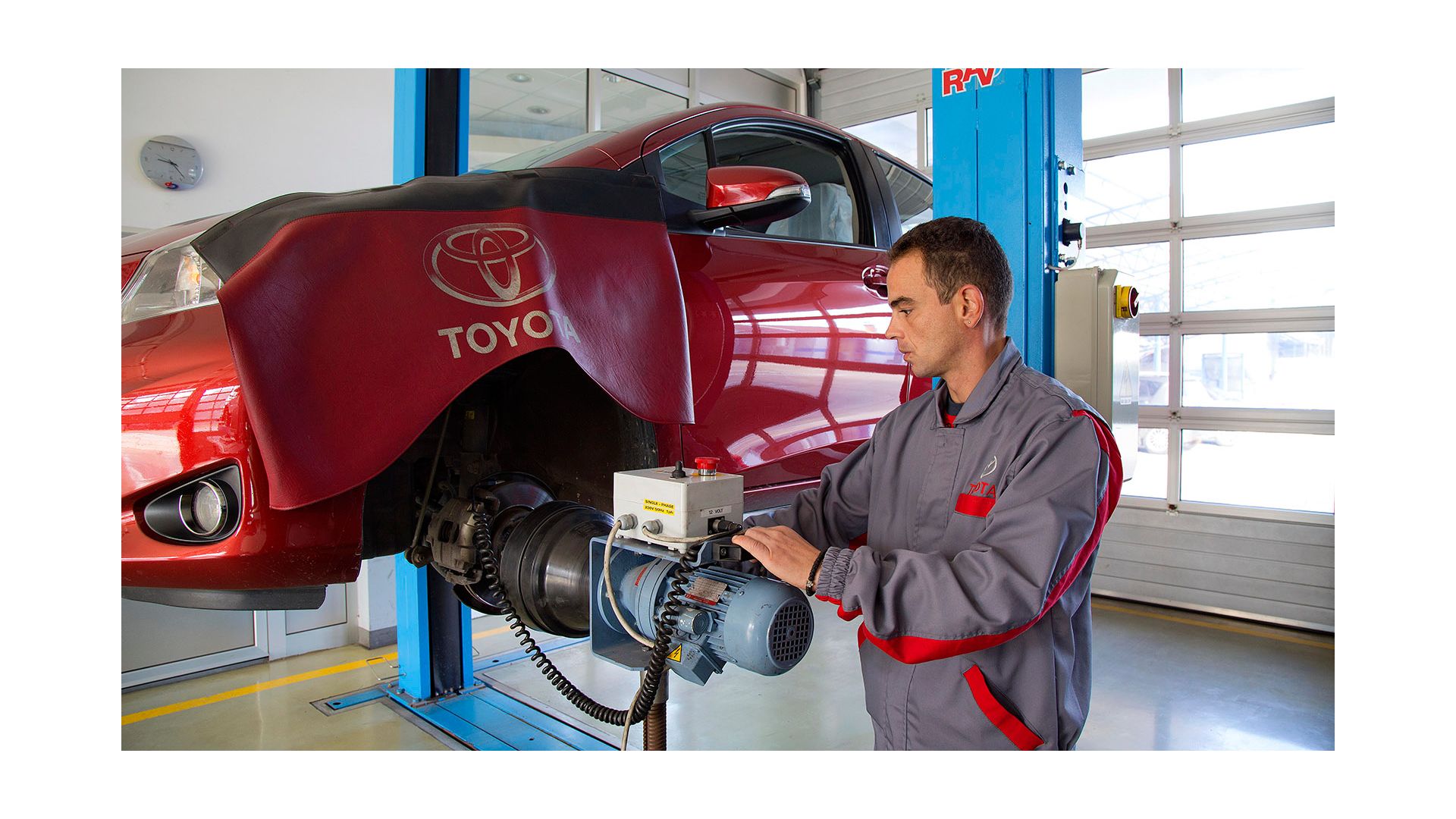 Prodajni i servisni tim - Toyota Srbija