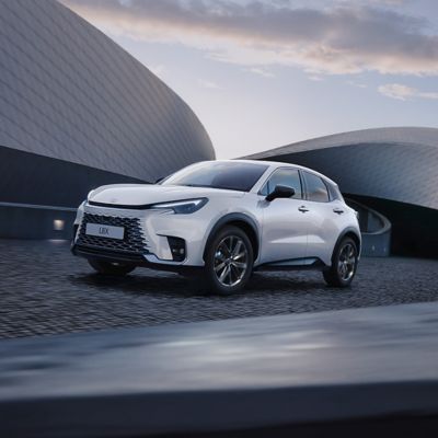 Lexus LBX - en extraordinär SUV | Lexus Sverige