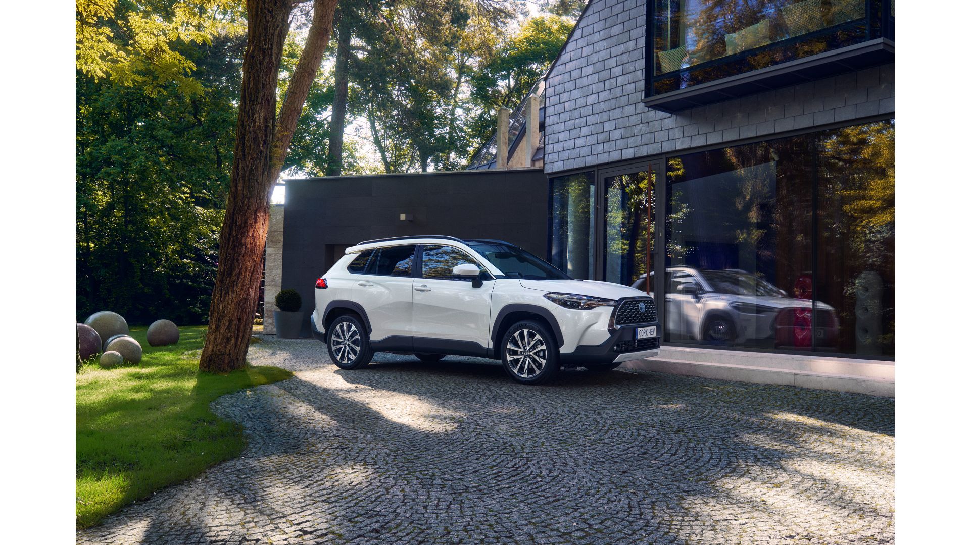 Elegantes Toyota Corolla Cross Leasing Ebenbild