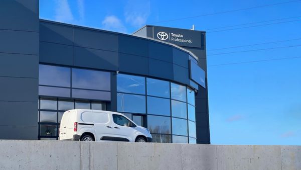 TOYOTA Romanowski - Szósty salon sieci dilerskiej Toyota Professional